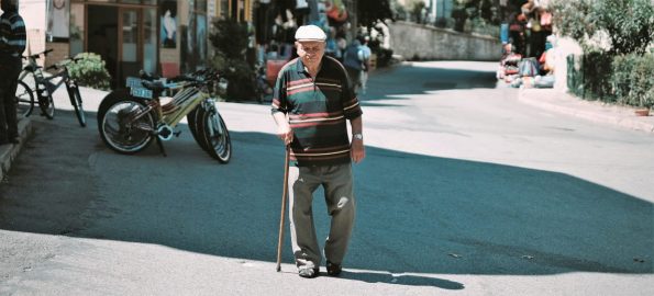 How to Use a Cane Properly: Complete Guide for Seniors - Seniors ...