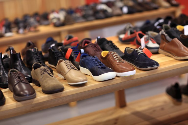 Best Shoes for Elderly Men: 6 Recommended Shoes for Comfort, Walking ...
