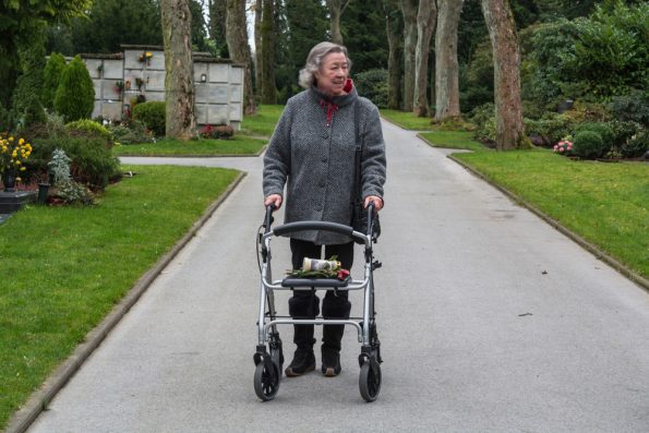 Rollator Safety Tips: 11 Walker Safety Tips Every Senior Should Know ...