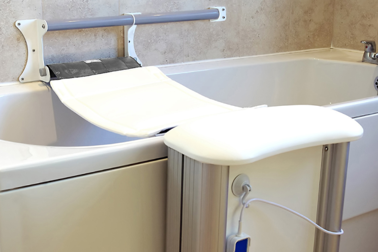 How to Use a Bath Lift Safely | SeniorsMobility
